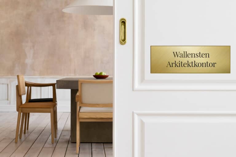 Mässingsskylt – Designa din egna skylt med gravyr - Skyltdax